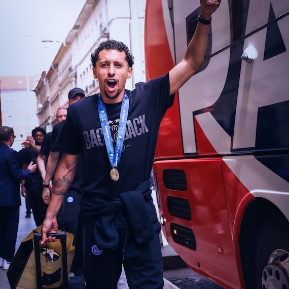 PSG Winner Back to Back 2 Star Graphic Hoodie - Black